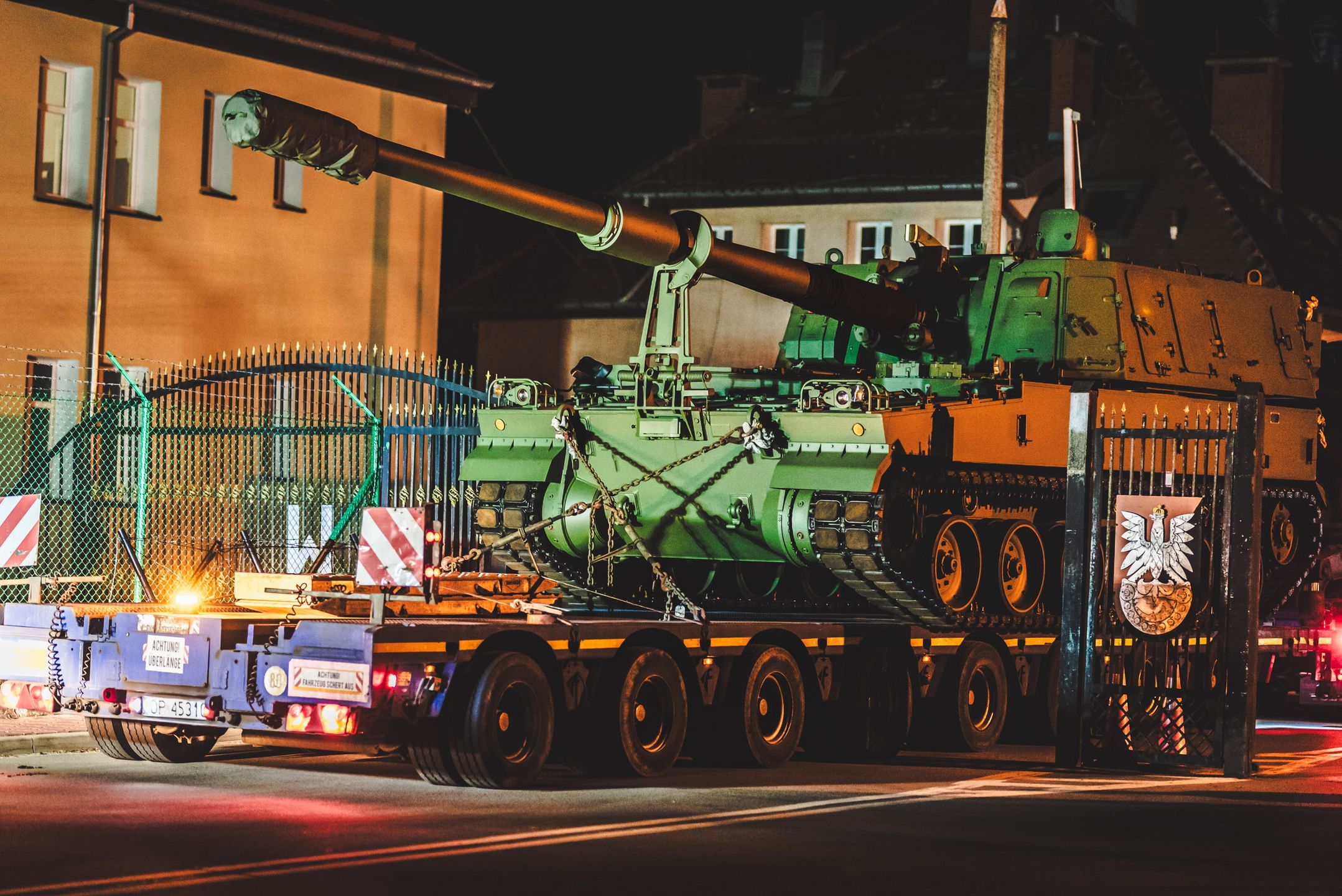 "Nowa siła ognia". Dotarły pod osłoną nocy