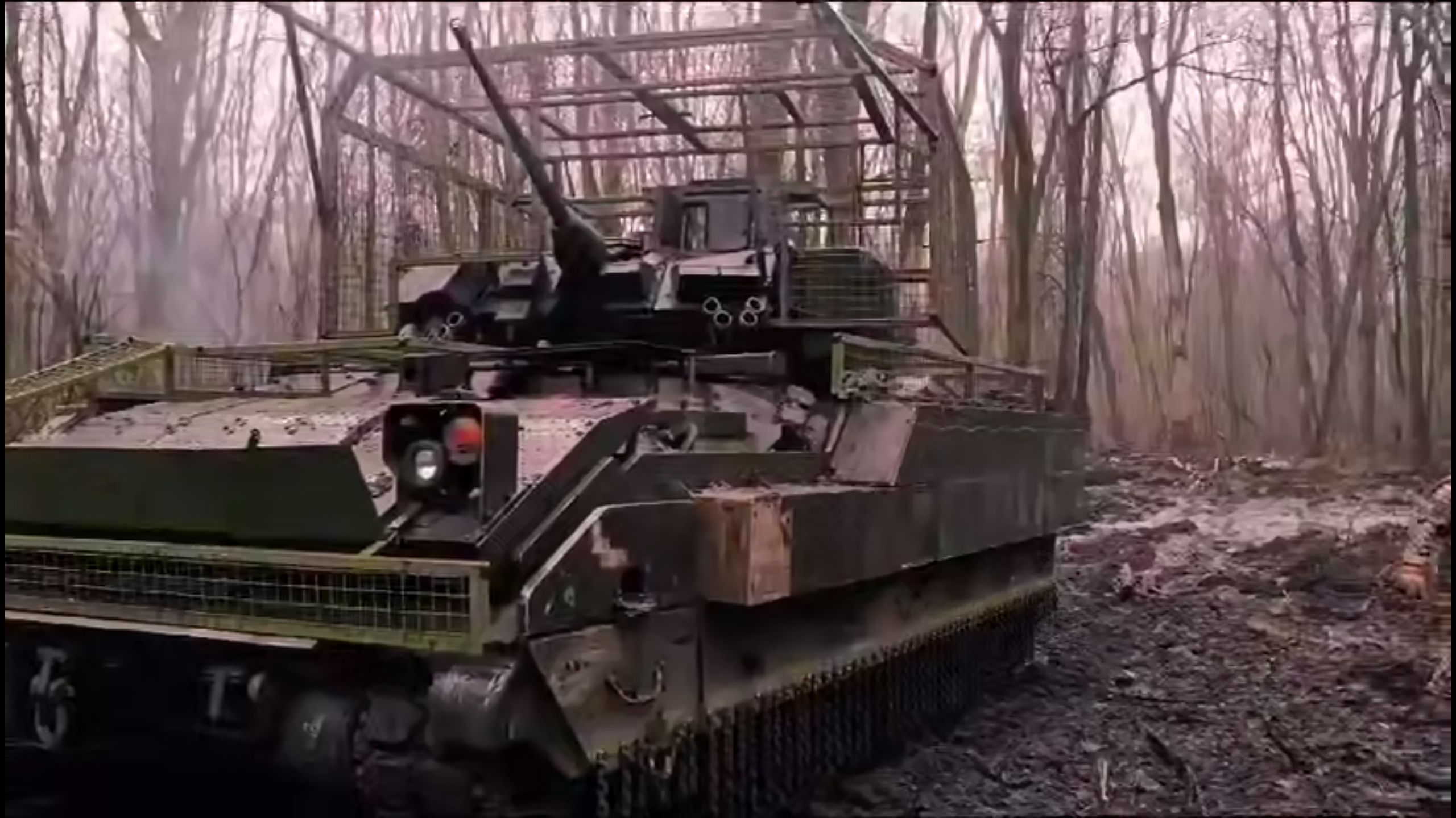 Ukrainische Panzer trotzen russischen Drohnen mit Stahlkäfig-Schutz