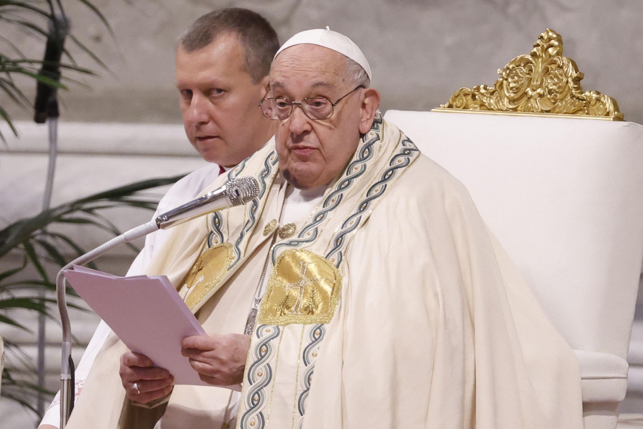 Pope Francis calls for global Christmas ceasefire and peace