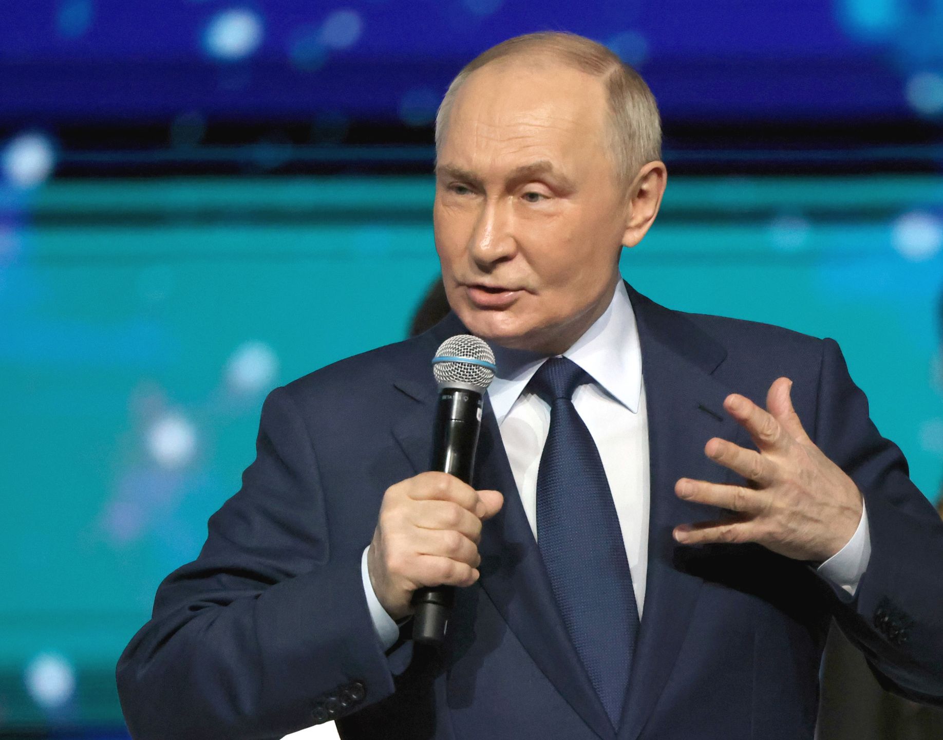 EU holds firm: No sanction relief without Russian troop withdrawal