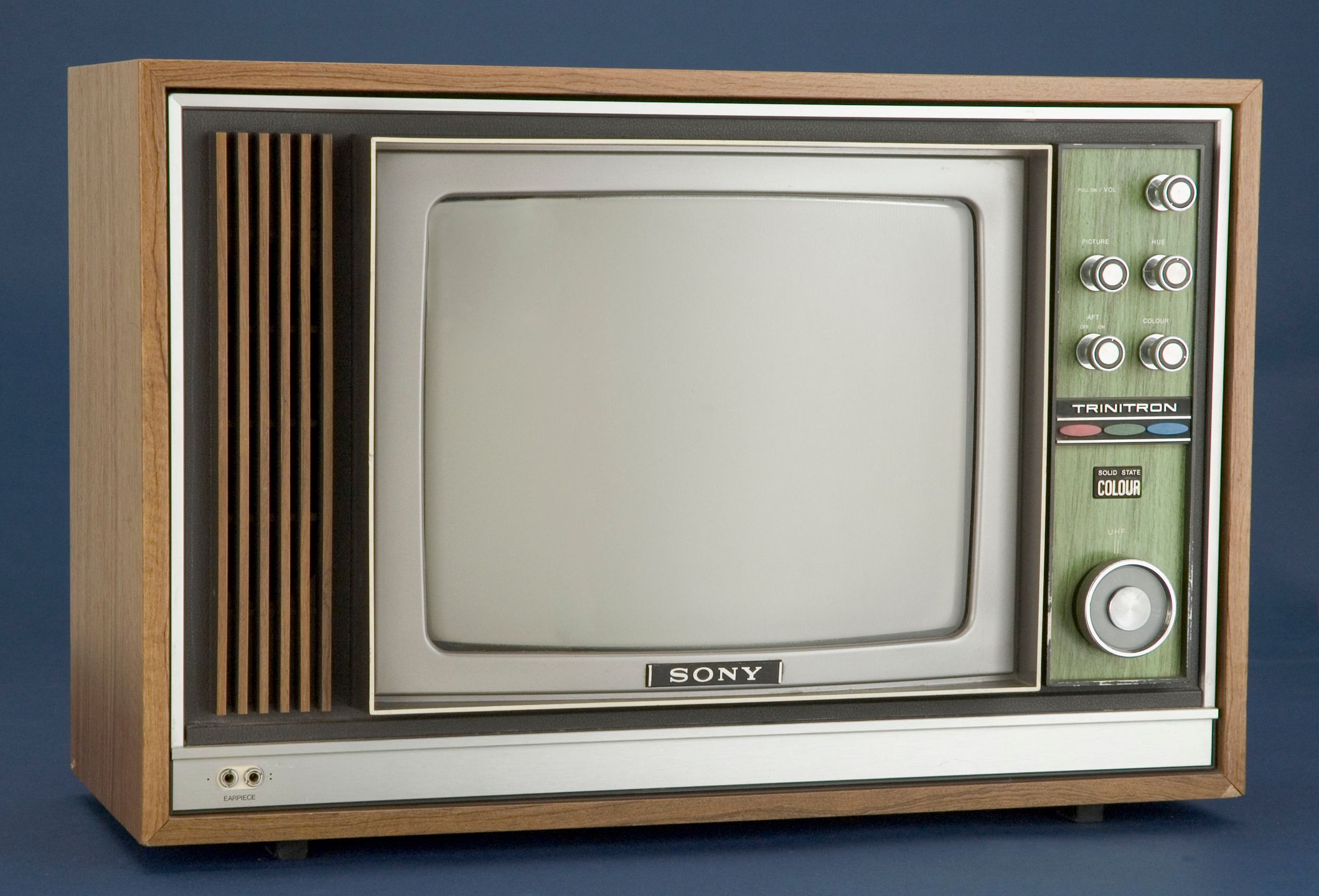 Sony: zobacz 60 lat ewolucji telewizorów. Od ekranów tranzystorowych po 8K