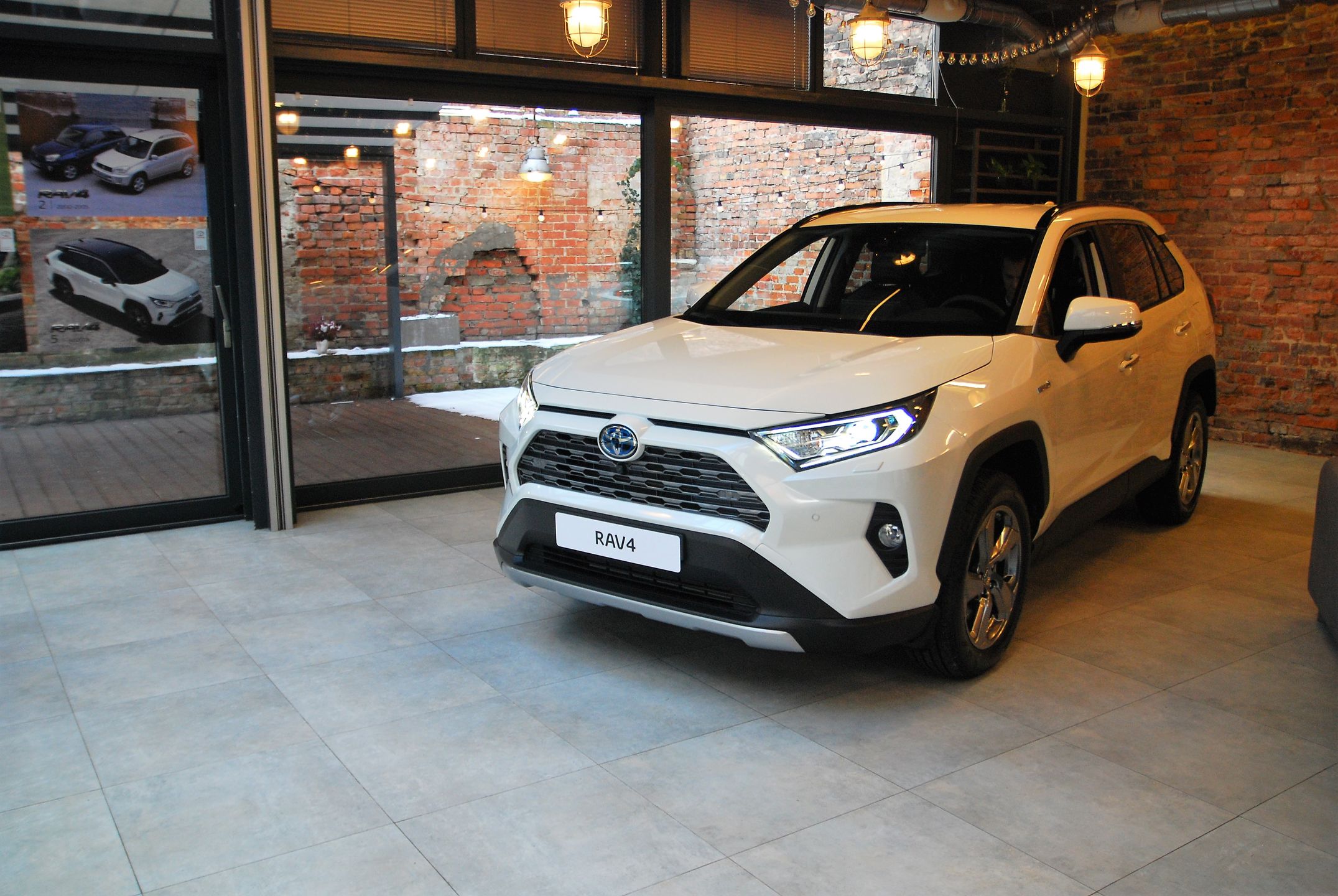 Nowa Toyota RAV4 z bliska - ceny, wyposażenie, pierwsze wrażenie