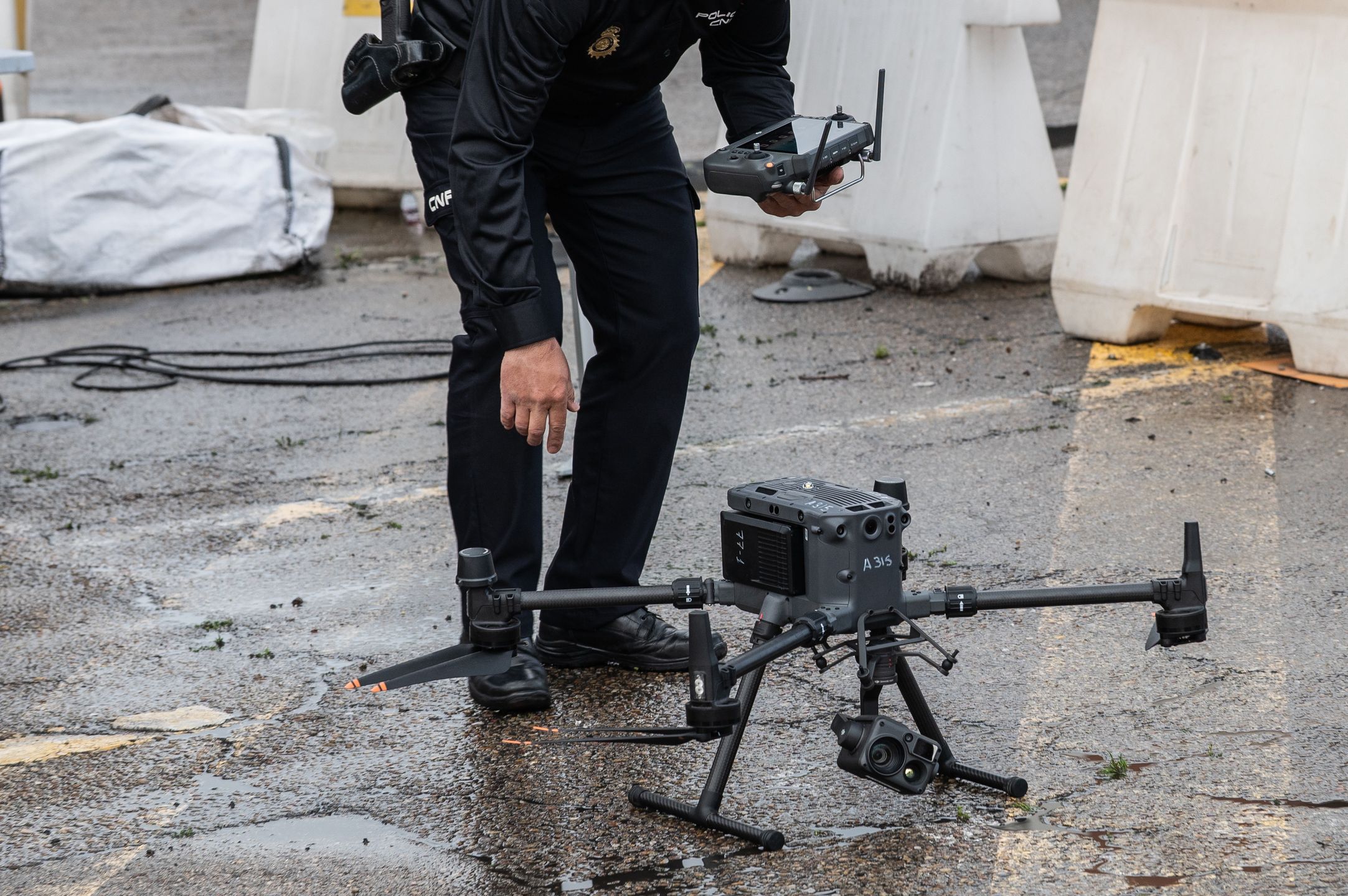 British military unveils radio weapon to counter drone swarms