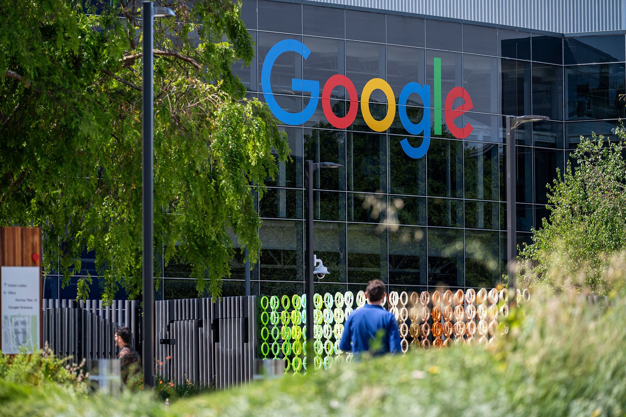 DOJ urges Google to sell ad divisions amid antitrust claims