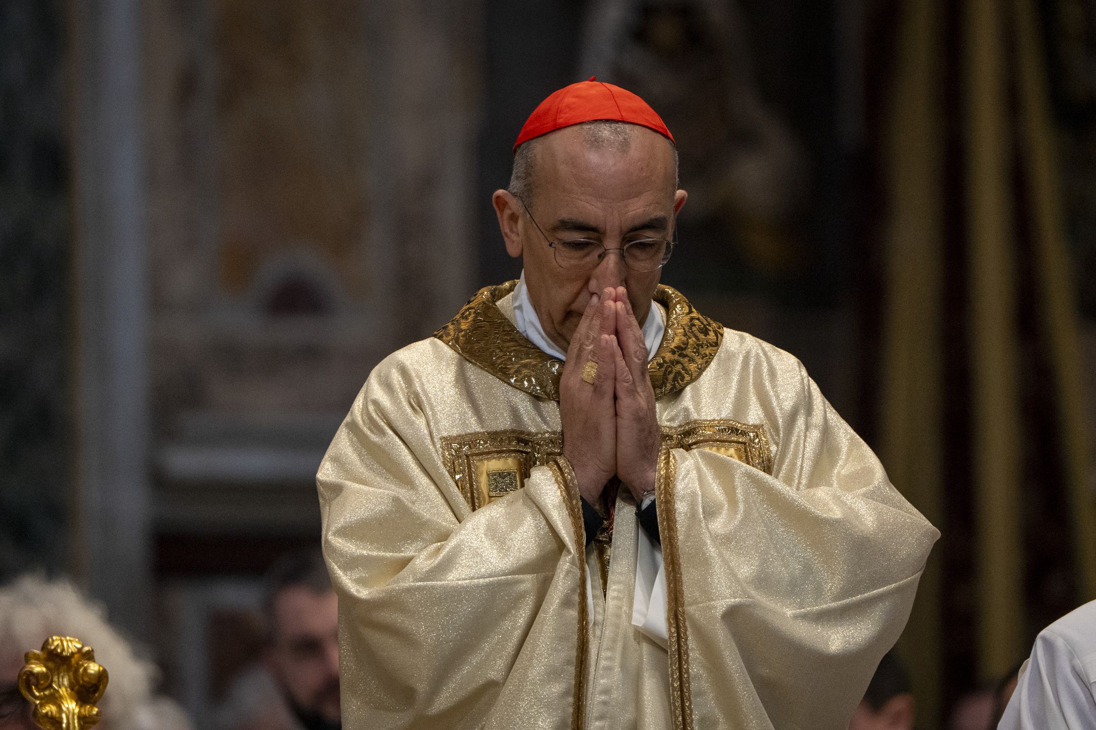 Vatican on edge as Pope battles complex lung infection