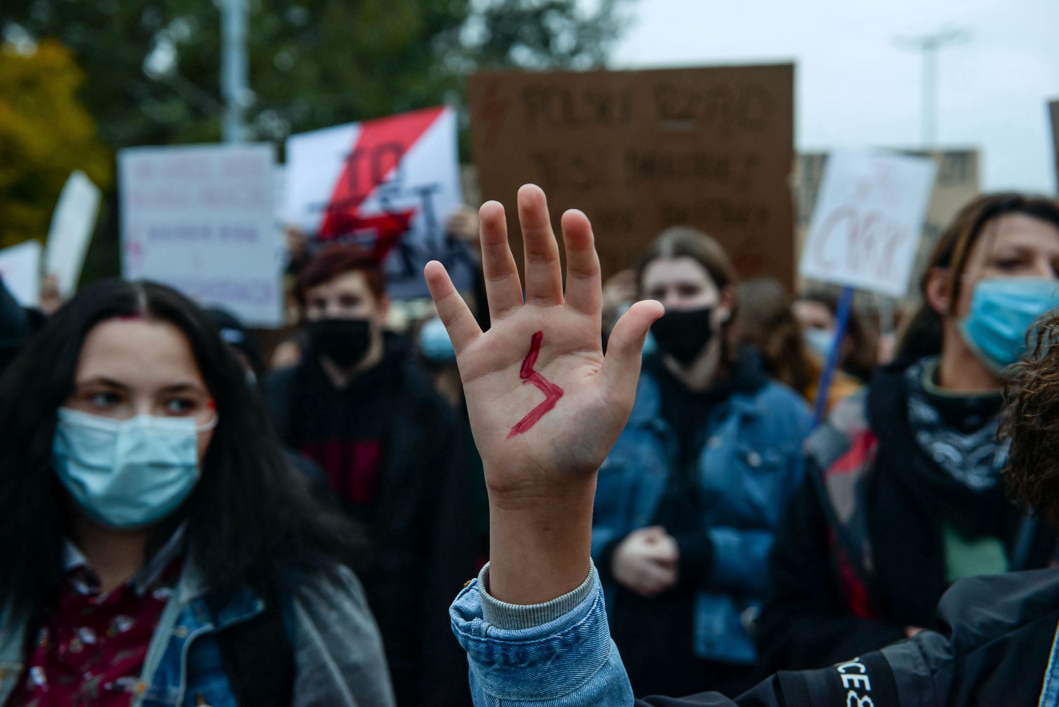 Strajk Kobiet. Studentki wyproszone z pociągu. Za transparent