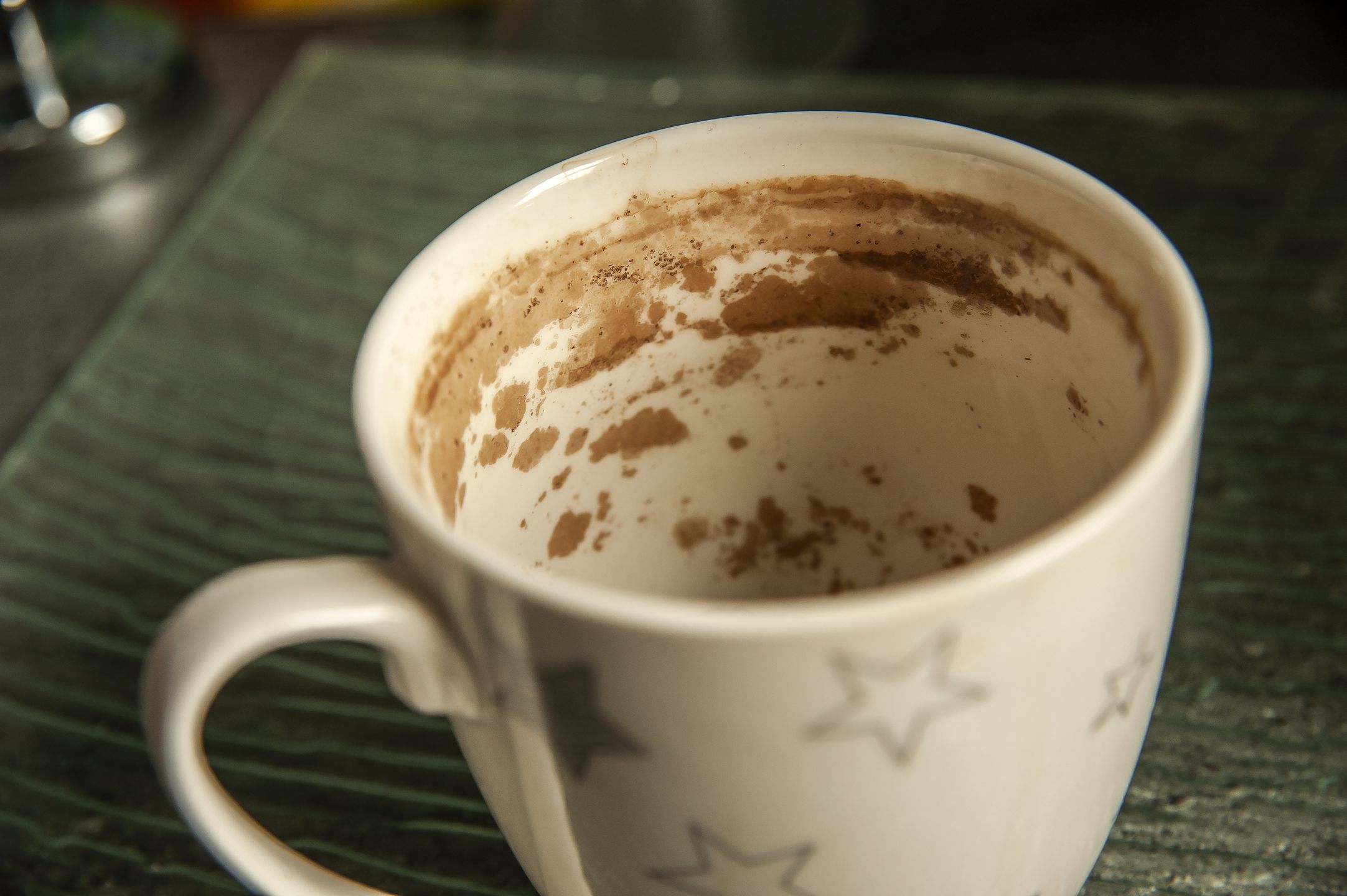 Banish tea stains: Simple kitchen remedies for spotless mugs