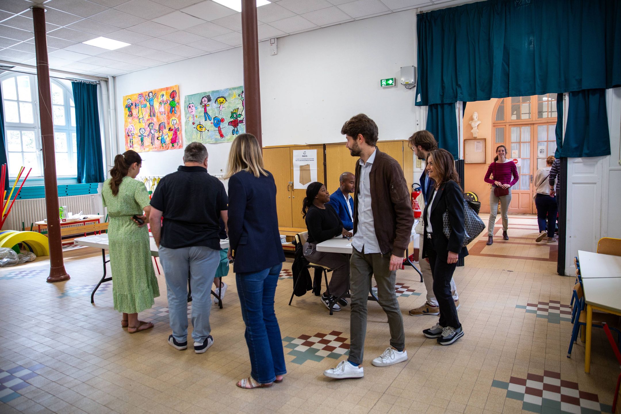 French voter turnout rises in second round of parliamentary elections French voter turnout rises in second round of parliamentary elections