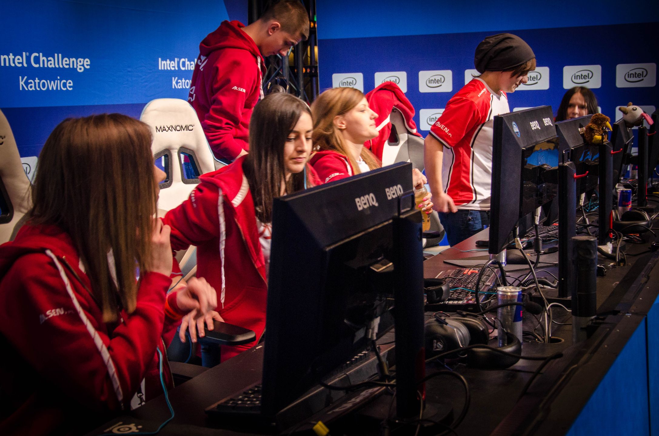 "Podział esportu na płcie jest dobry". Rozmawiamy z Alsen Team, polską ...