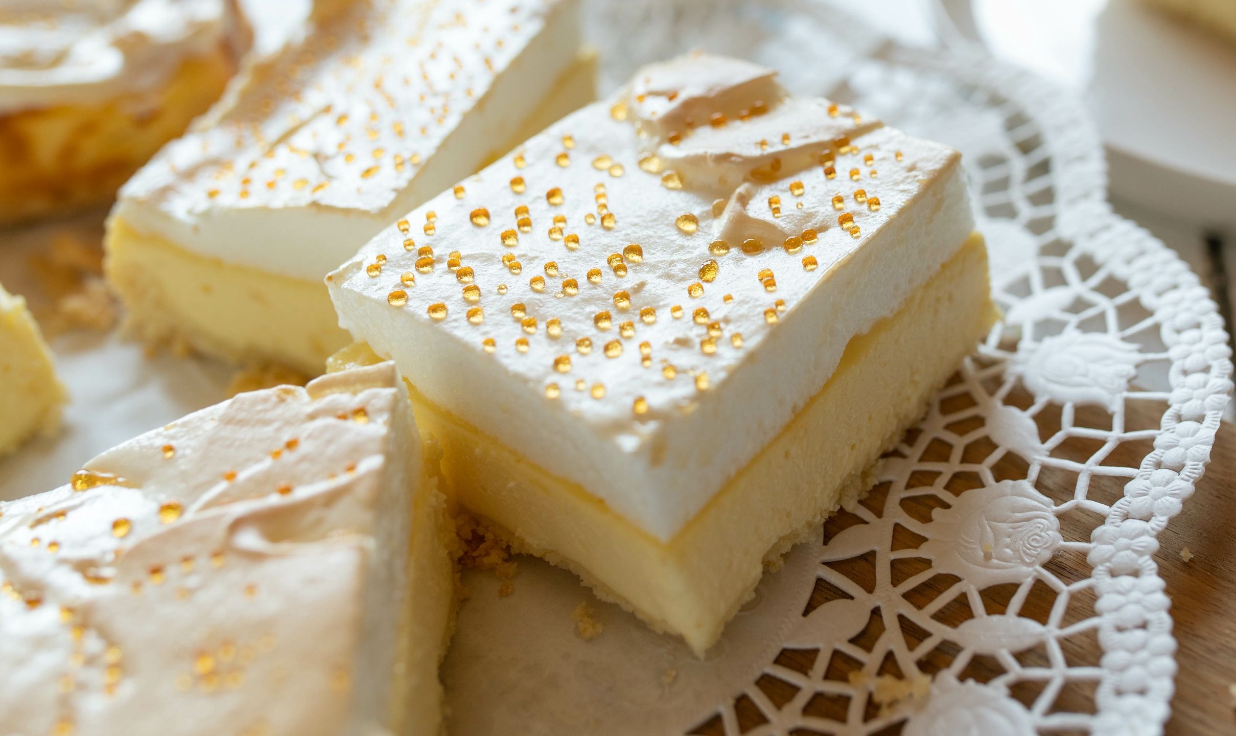Mastering the art of cheesecake: Achieving the perfect glaze