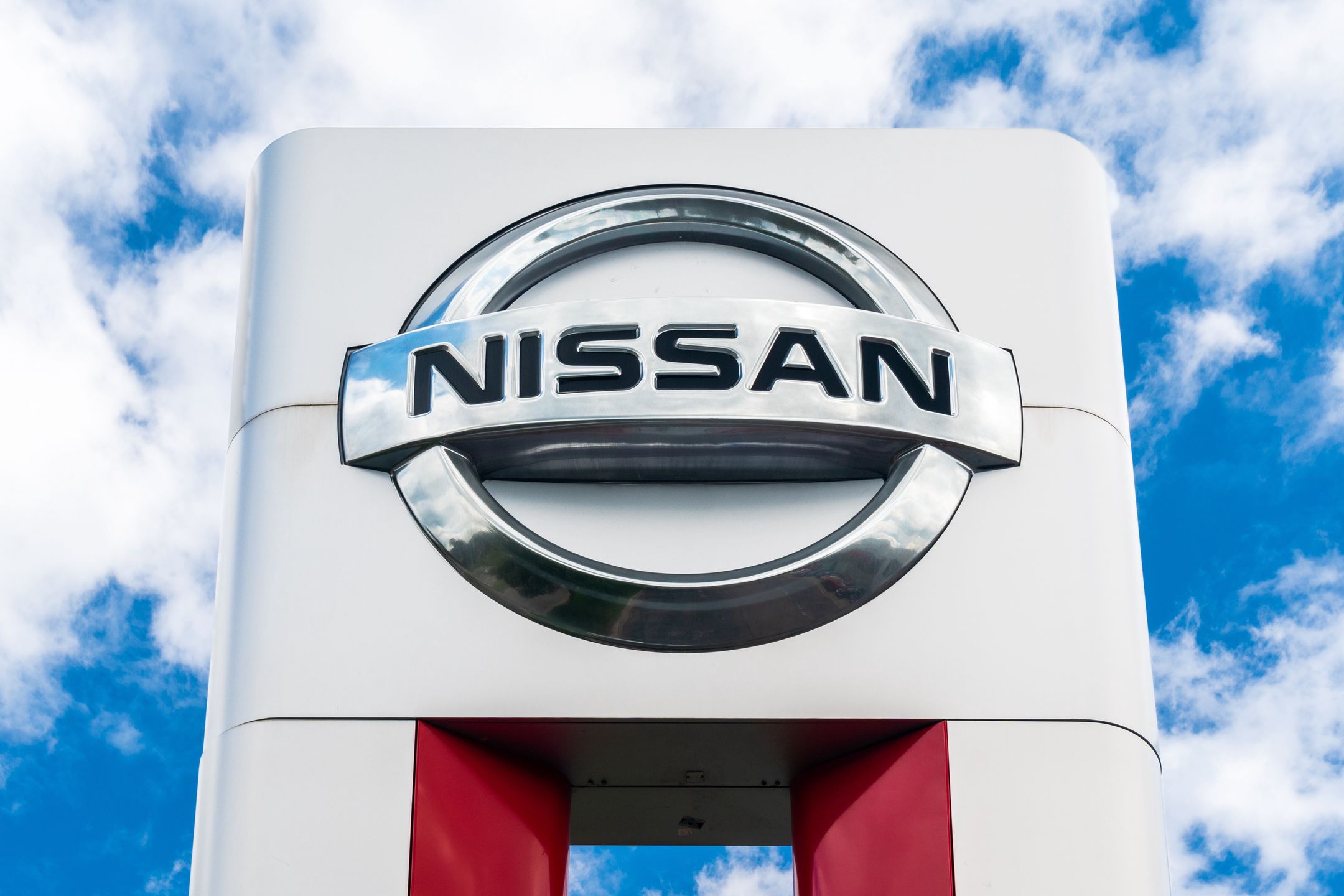 Nissan cuts 9,000 jobs, slashes production to stay competitive