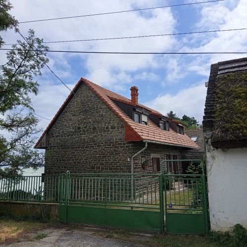 Ház a szikla peremén Tihany - Szallas.hu