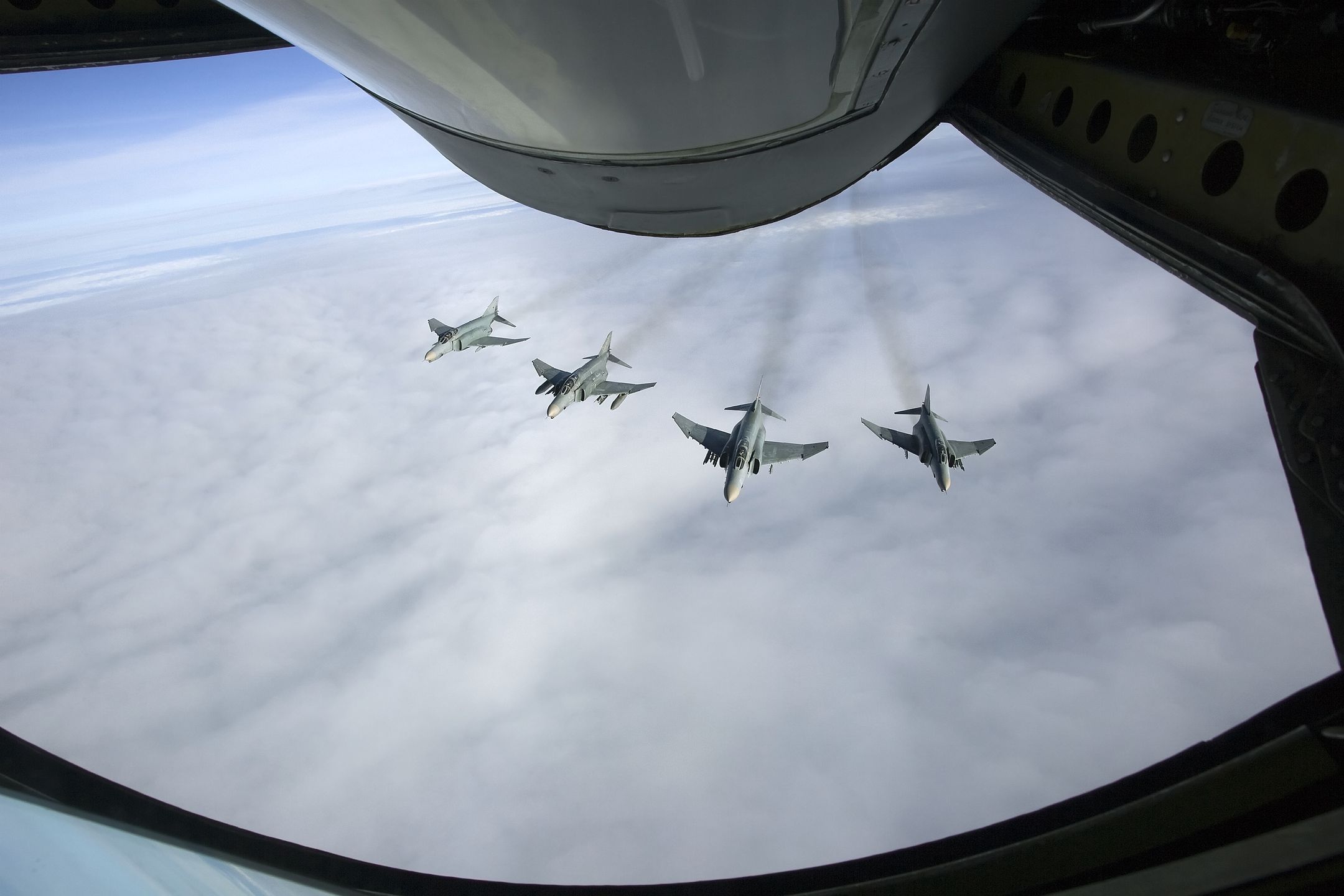 "Oqab 44". Iran chwali się podziemną bazą lotniczą