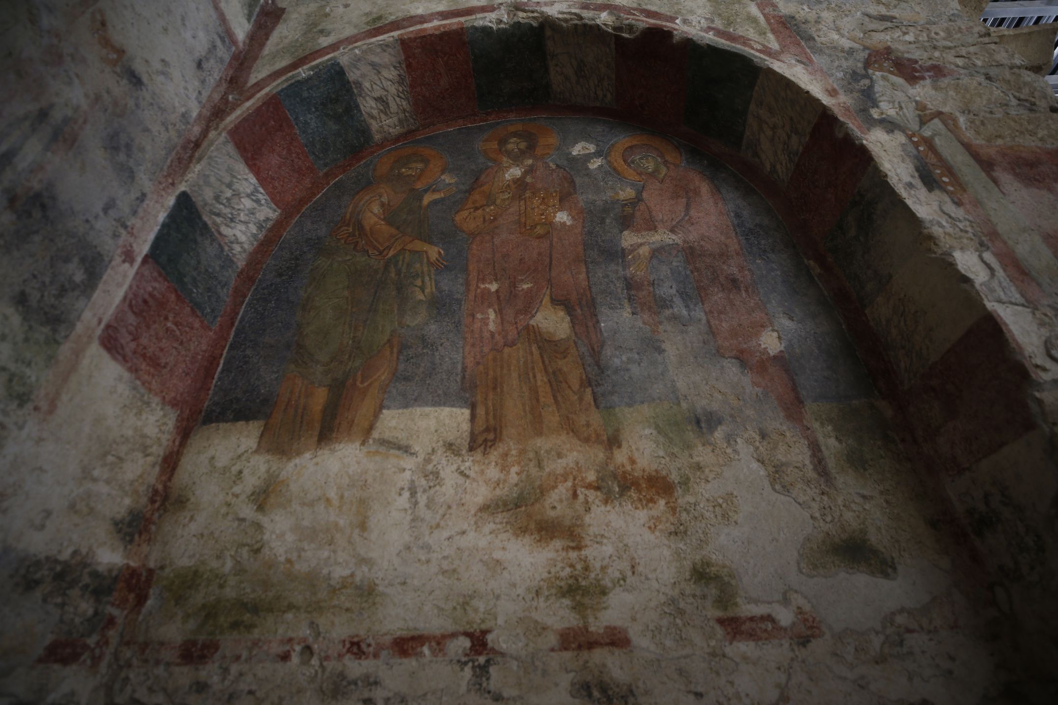 Sarcophagus discovery reignites search for St. Nicholas' tomb