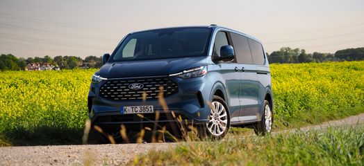 Porównanie: VW Multivan vs Ford Tourneo Custom 2025. Nowoczesne minibusy