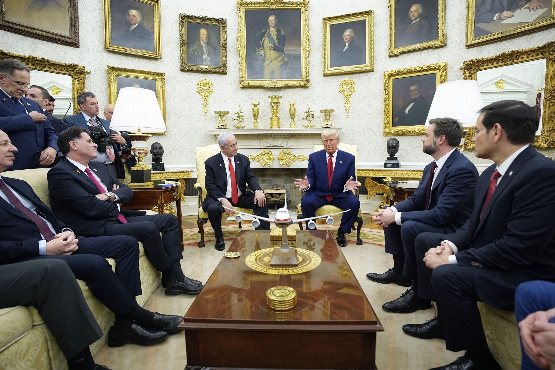 Trump's opulent return: Gold makeover for the Oval Office