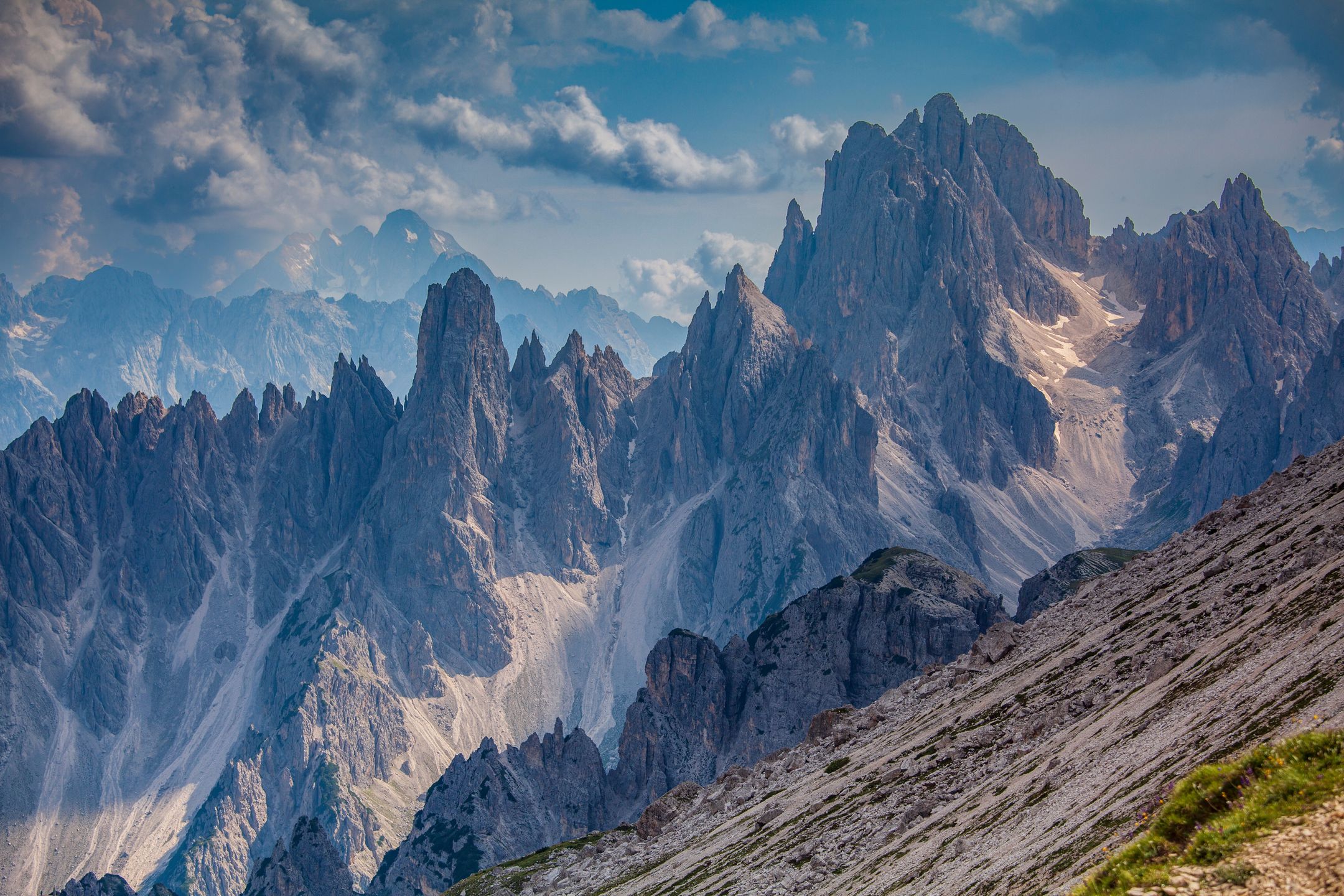 Natural hydrogen reserves: Mountains as untapped energy wells