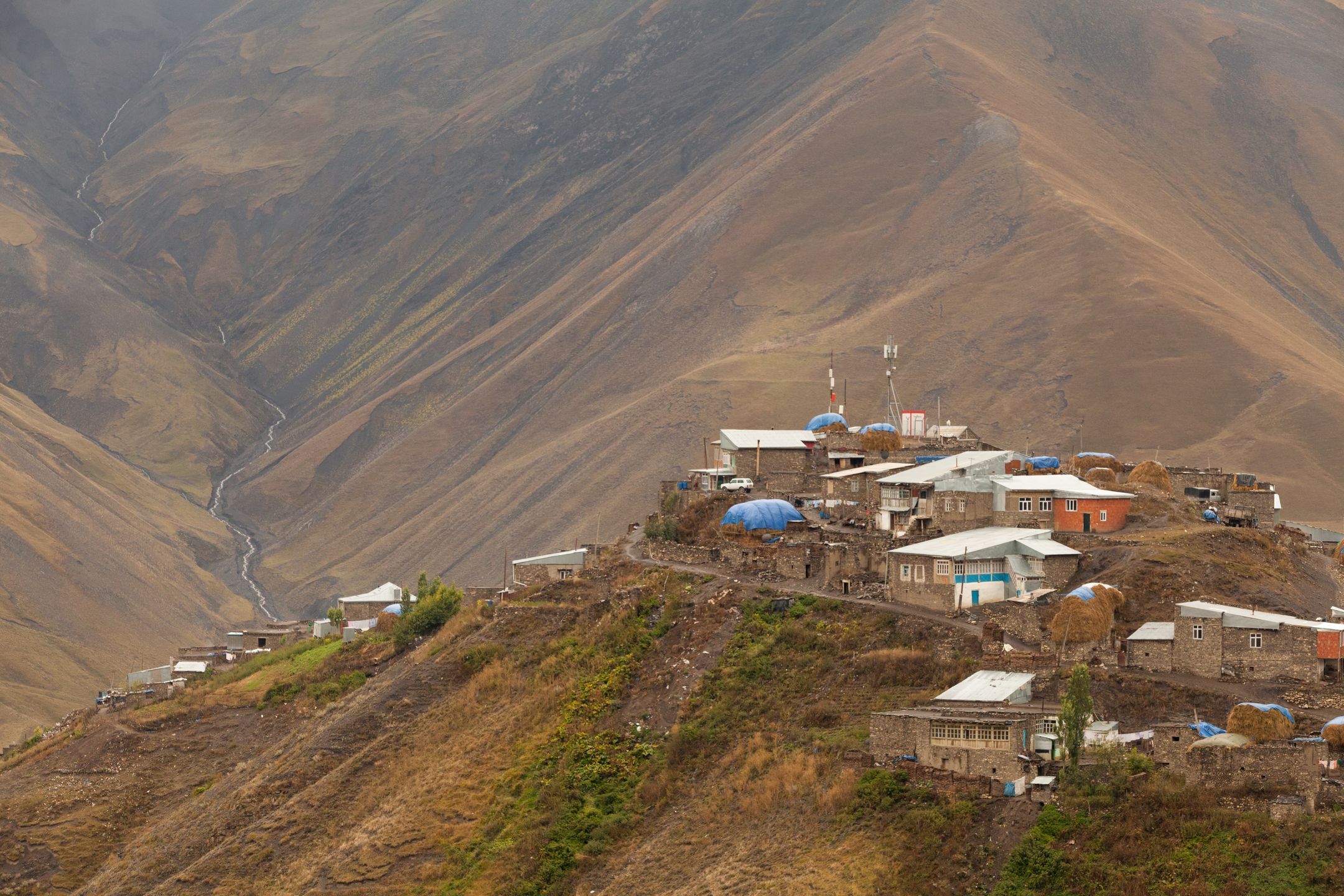 Tajemnicza kraina ognia i błotnych wulkanów na pograniczu Europy i Azji ...