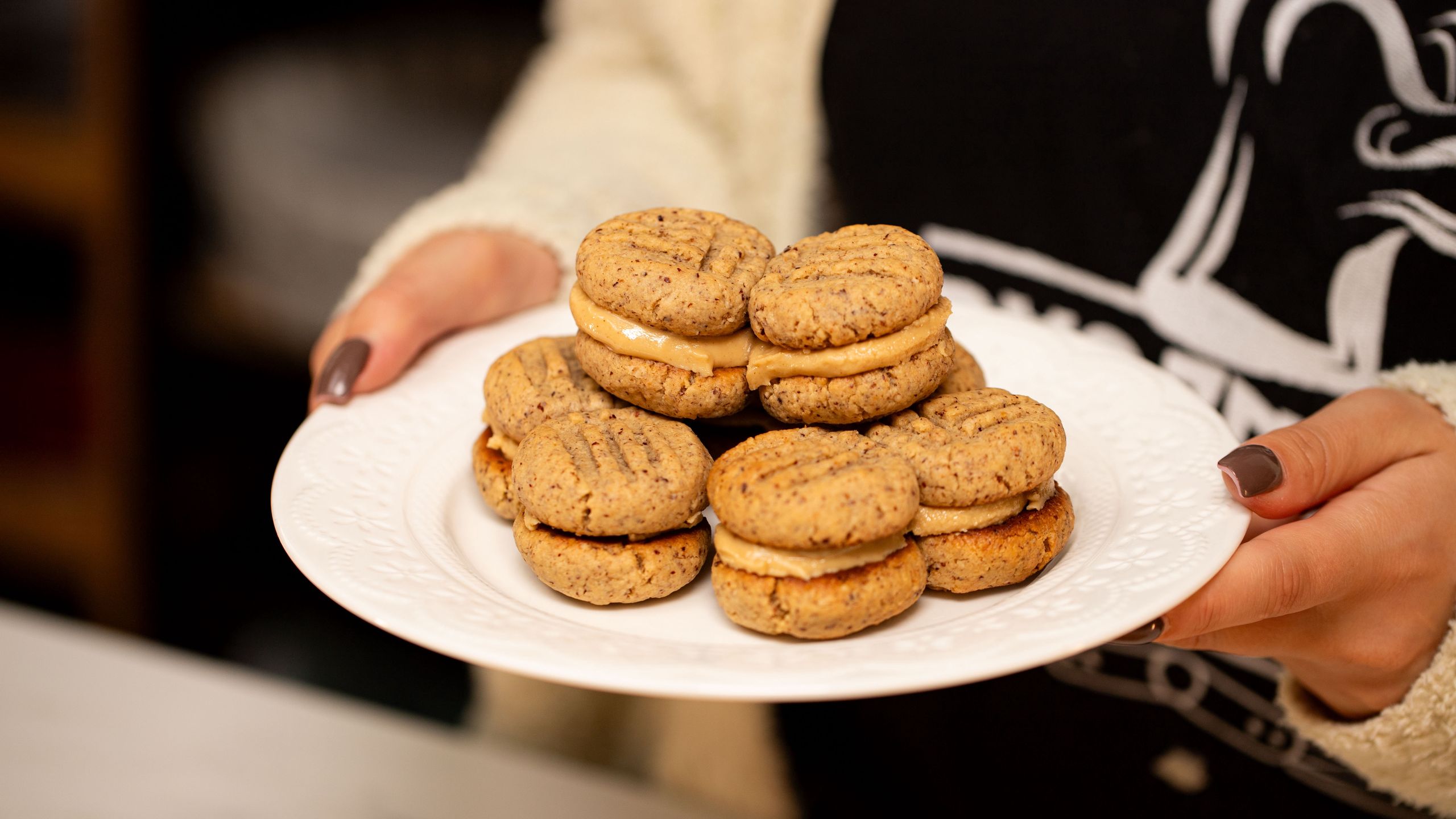 Lotus cookie bliss: Crafting the perfect seasonal treat at home