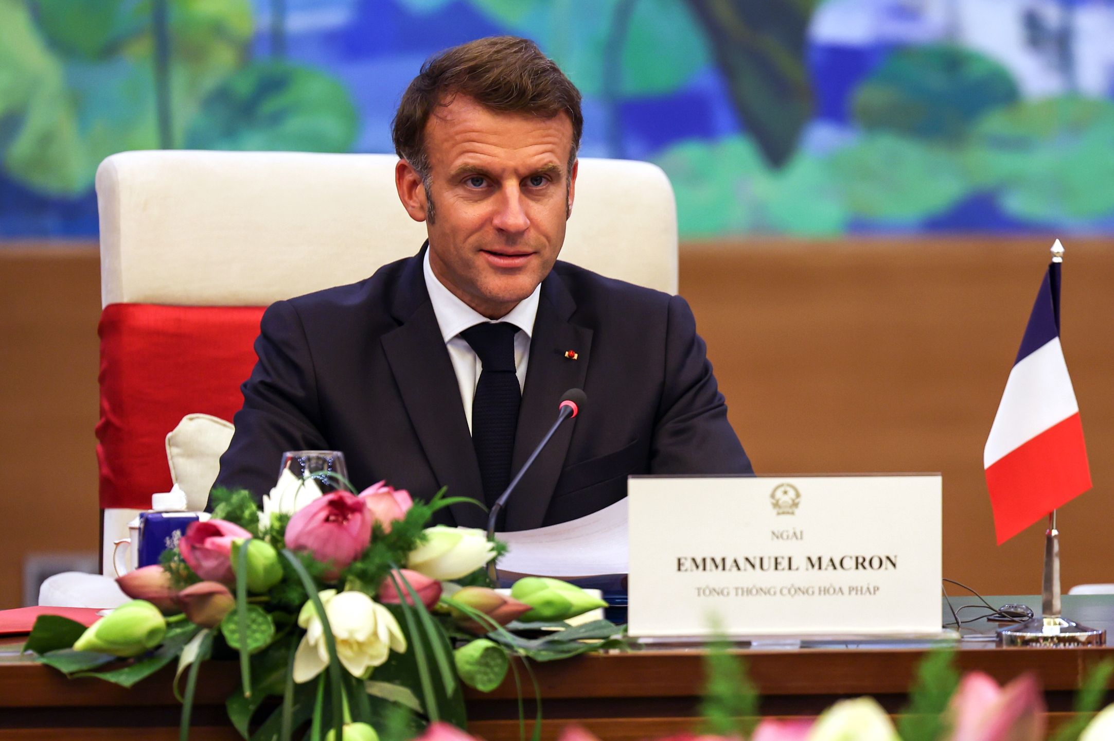 Macron demands deadline for Russia's ceasefire or face sanctions