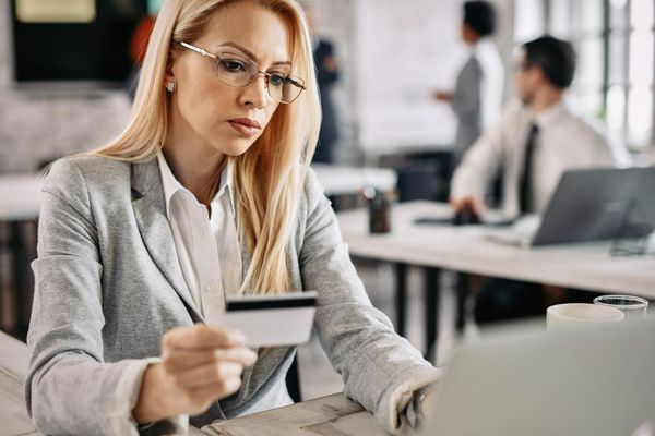 Sesje w Erste Bank Polska – godziny przelewów przychodzących i wychodzących
