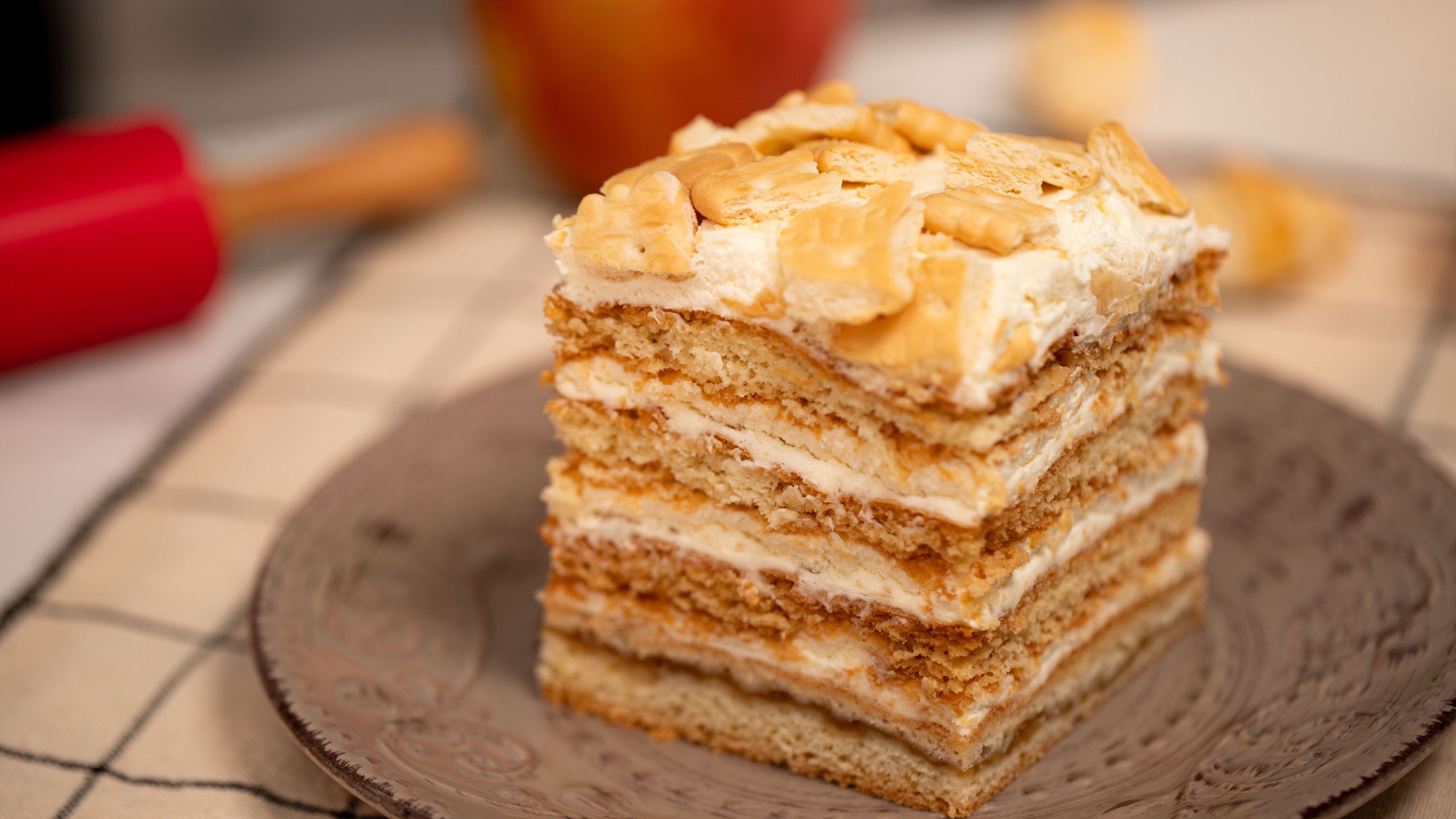 Apple cream cake: A timeless twist on a classic dessert