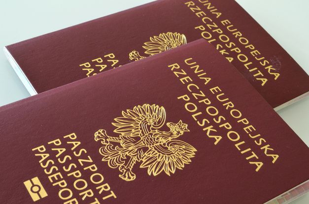 Paszport nieprzypadkowo ma różne kolory. Sprawdź, co oznaczają