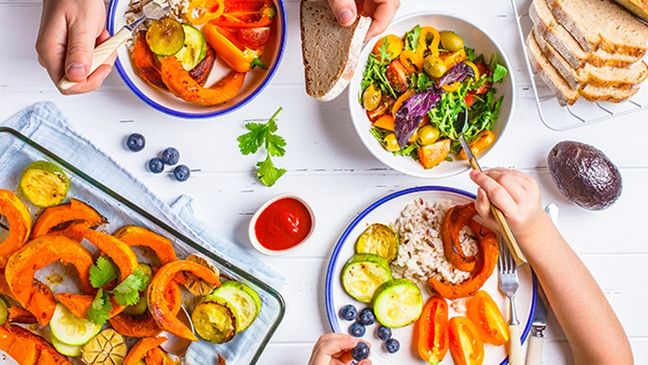 Jak przekonać dziecko do jedzenia warzyw i owoców? 7 przepisów, które pokocha niejadek | WP ...