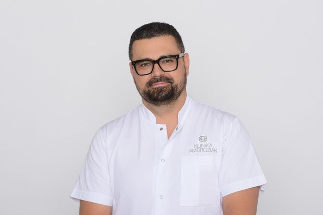Zabiegi medycyny estetycznej. Dr Marcin Ambroziak ostrzega przed ...