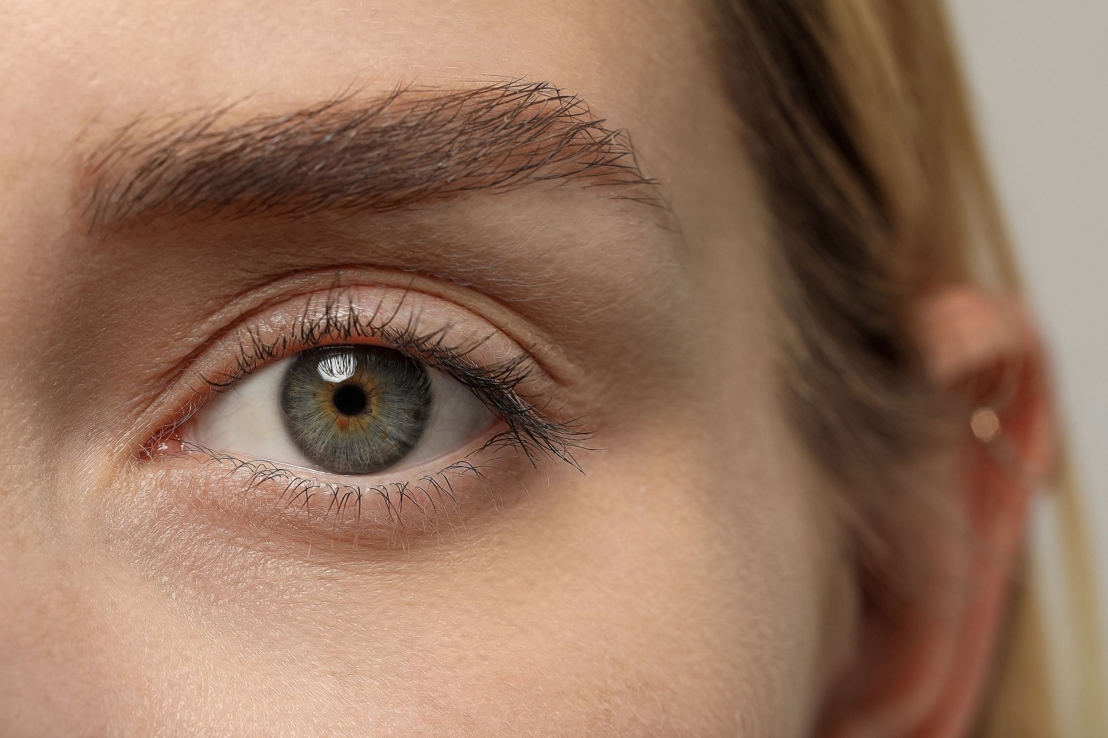 Oczy szare – charakterystyka, przyjazne kolory, choroby i ciekawostki