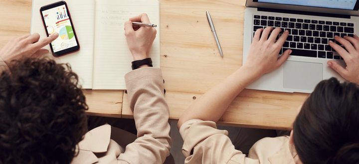 Faktoring – co to jest, jak działa i jakie są rodzaje faktoringu?