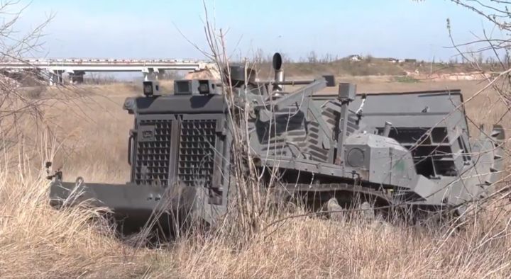 Russia's "Stalker" robot trials demining operations in Donbas