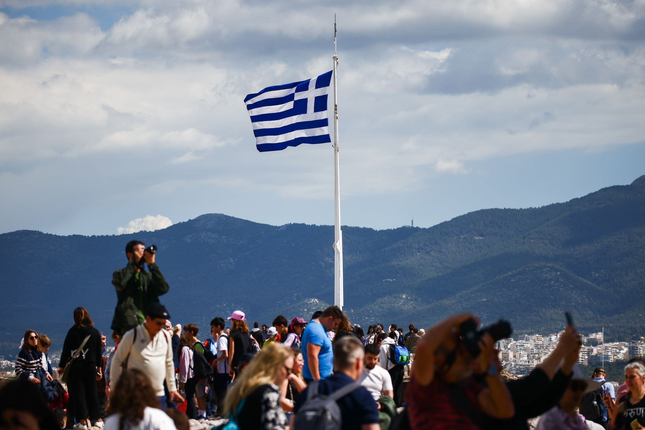 Greek government faces backlash over new 48-hour work week law