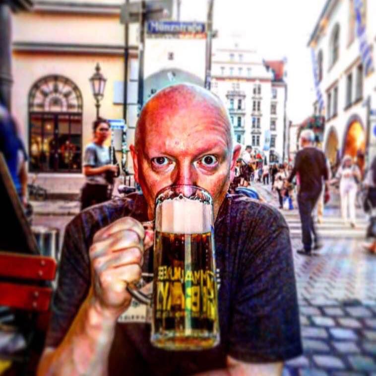 Neil Reid – "Profesor Piwo" zwiedza świat