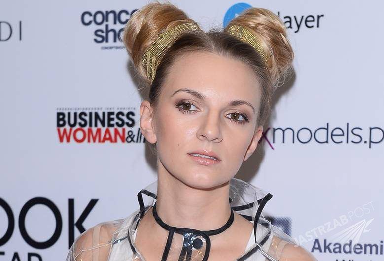 Sarsa w płaszczu przeciwdeszczowym i z duńskimi trollami w kieszeniach ...