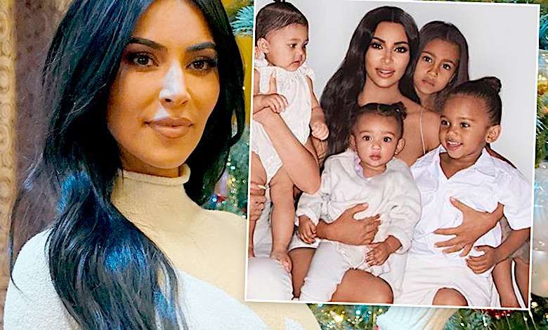 Kardashianki wreszcie pokazały świąteczną kartkę, a na niej WSZYSTKIE ...