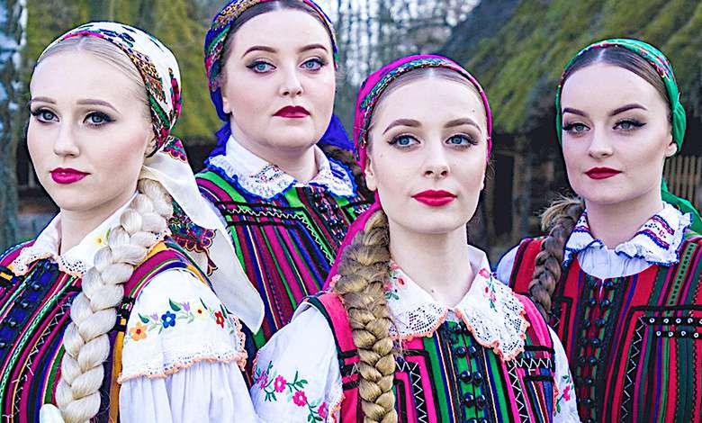 Dziewczyny z zespołu TULIA zrzuciły z siebie ludowe ciuszki oraz zmyły ...