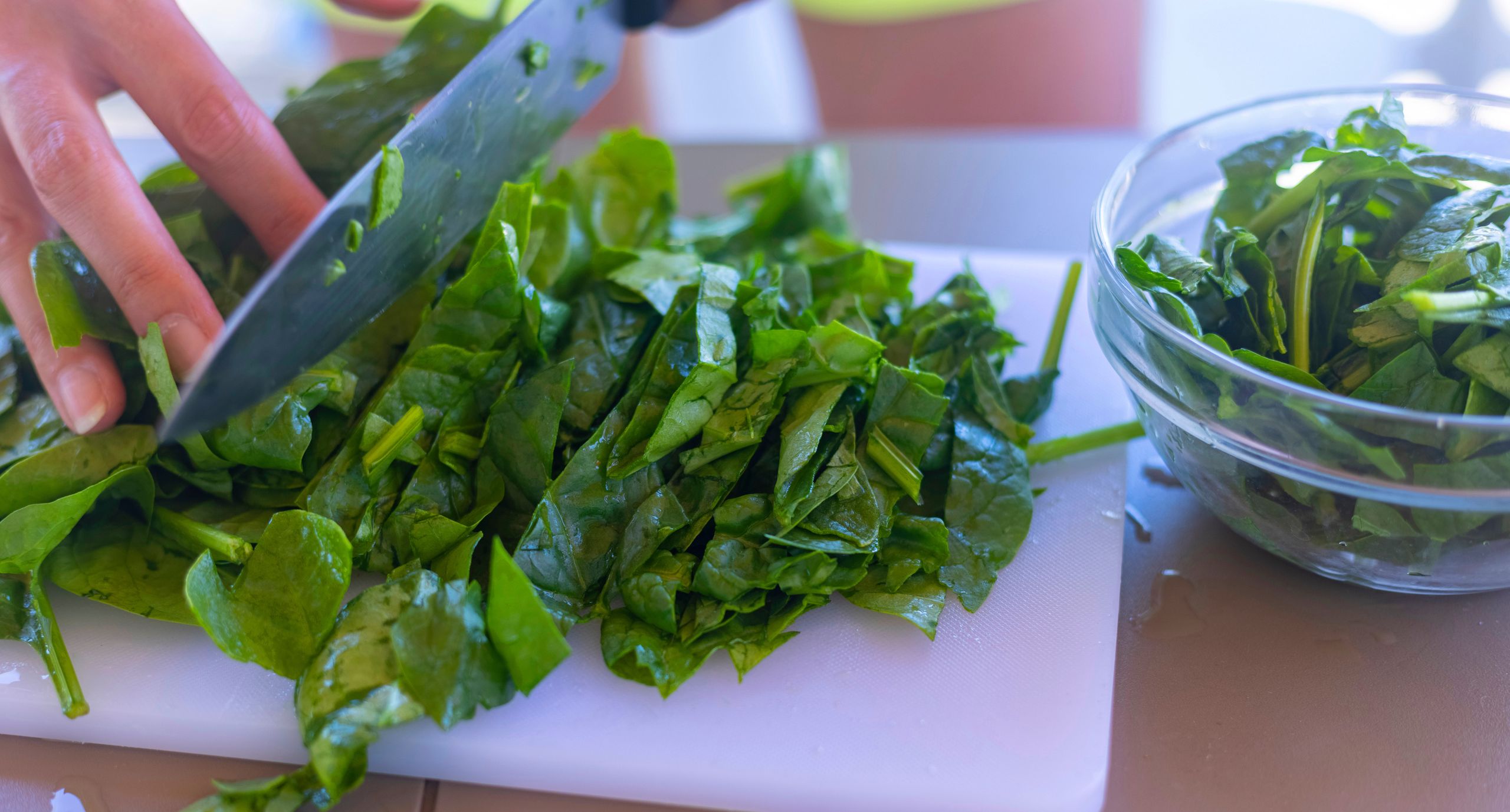 Codziennie rano schrup kilka liści tej rośliny. Hamuje chęć na słodycze ...