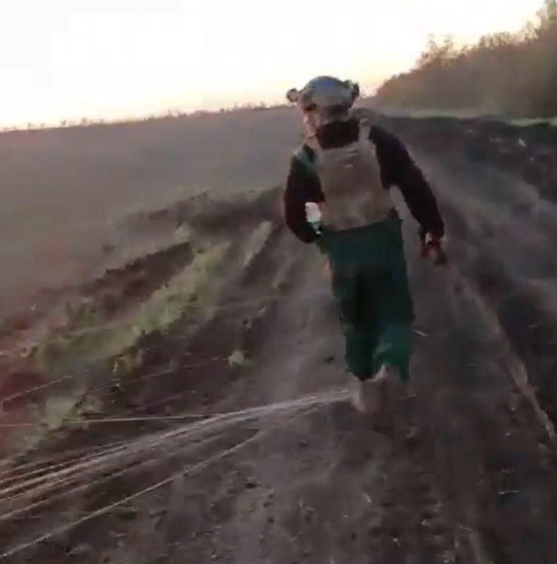 Drones' new tether: Fibre optic cables pose risks on Ukraine's front