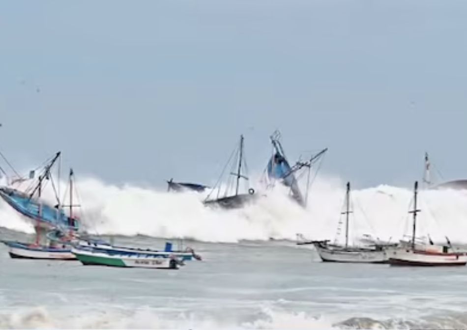 Tsunami devastates Peru's coast, closes 91 ports indefinitely