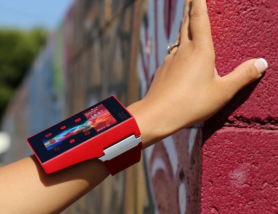 Rufus Cuff to inteligentny zegarek z 3,2-calowym ekranem oraz pełnym ...