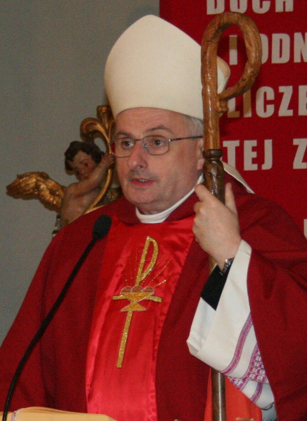 Kim jest biskup Jacek Jezierski. To on zastąpił Sławoja Leszka Głódzia