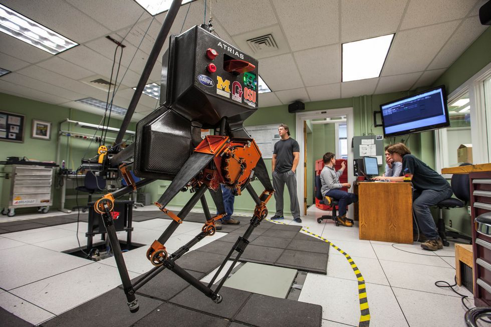 ATRIAS: dwunożny robot jak żywe zwierzę. Niesamowita równowaga i ...