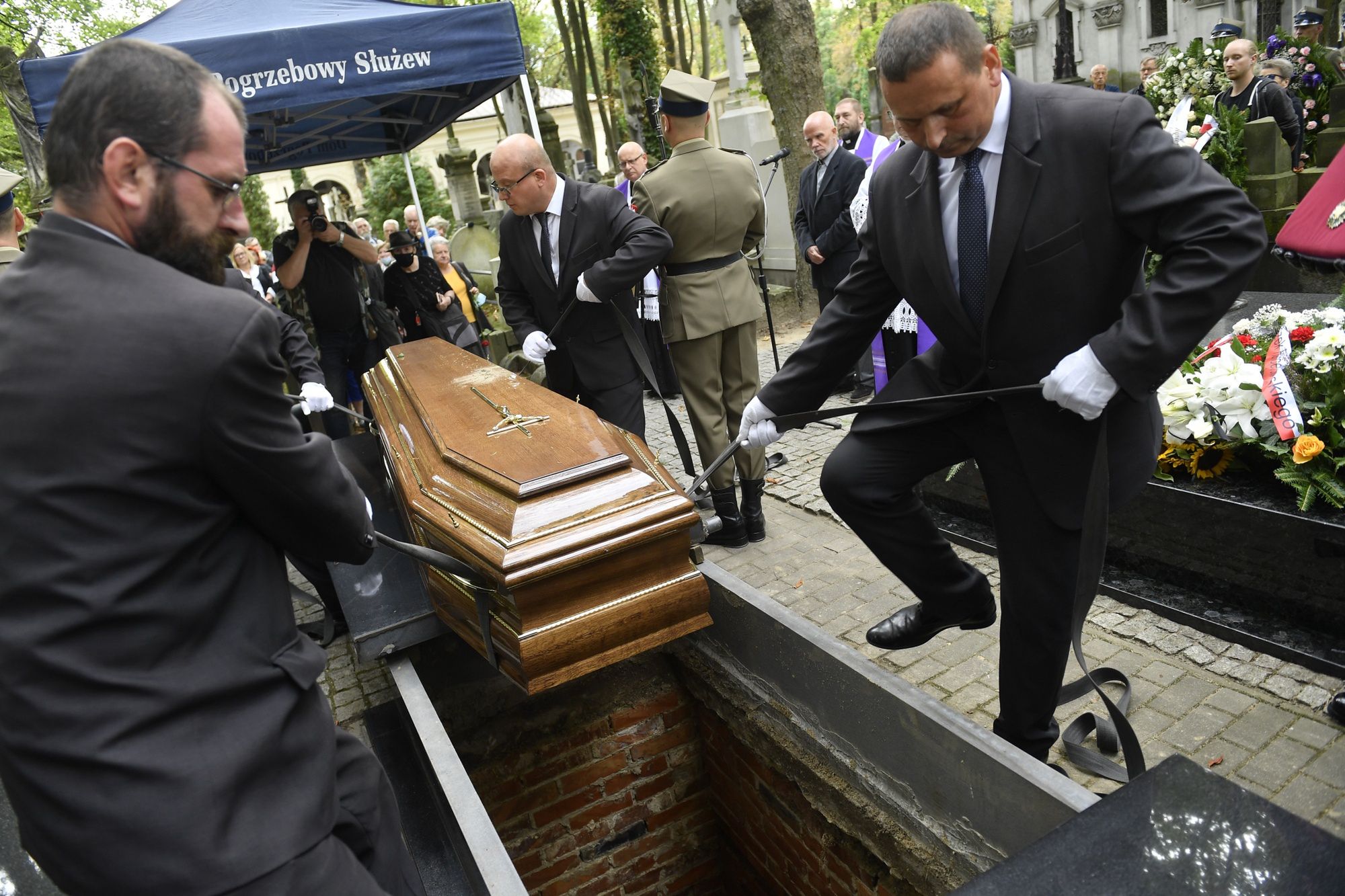 Pogrzeb Wiesława Gołasa. Żegnali go rodzina i znani przyjaciele - WP ...