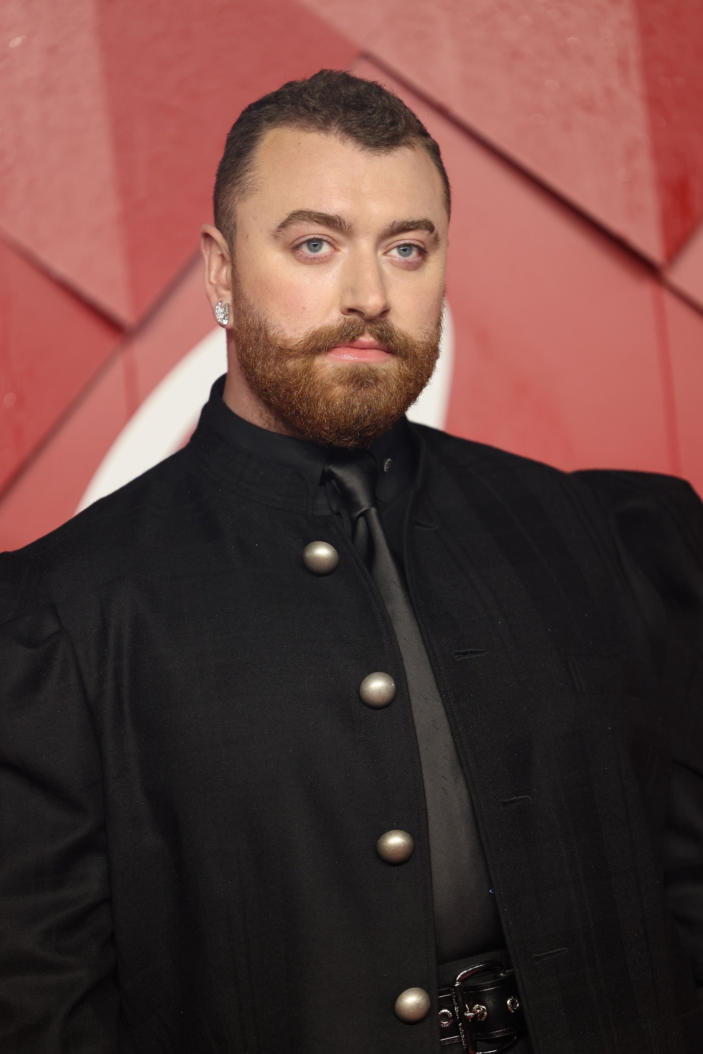 Sam Smith na niebotycznych obcasach. Znów zaskoczył na gali - WP Gwiazdy