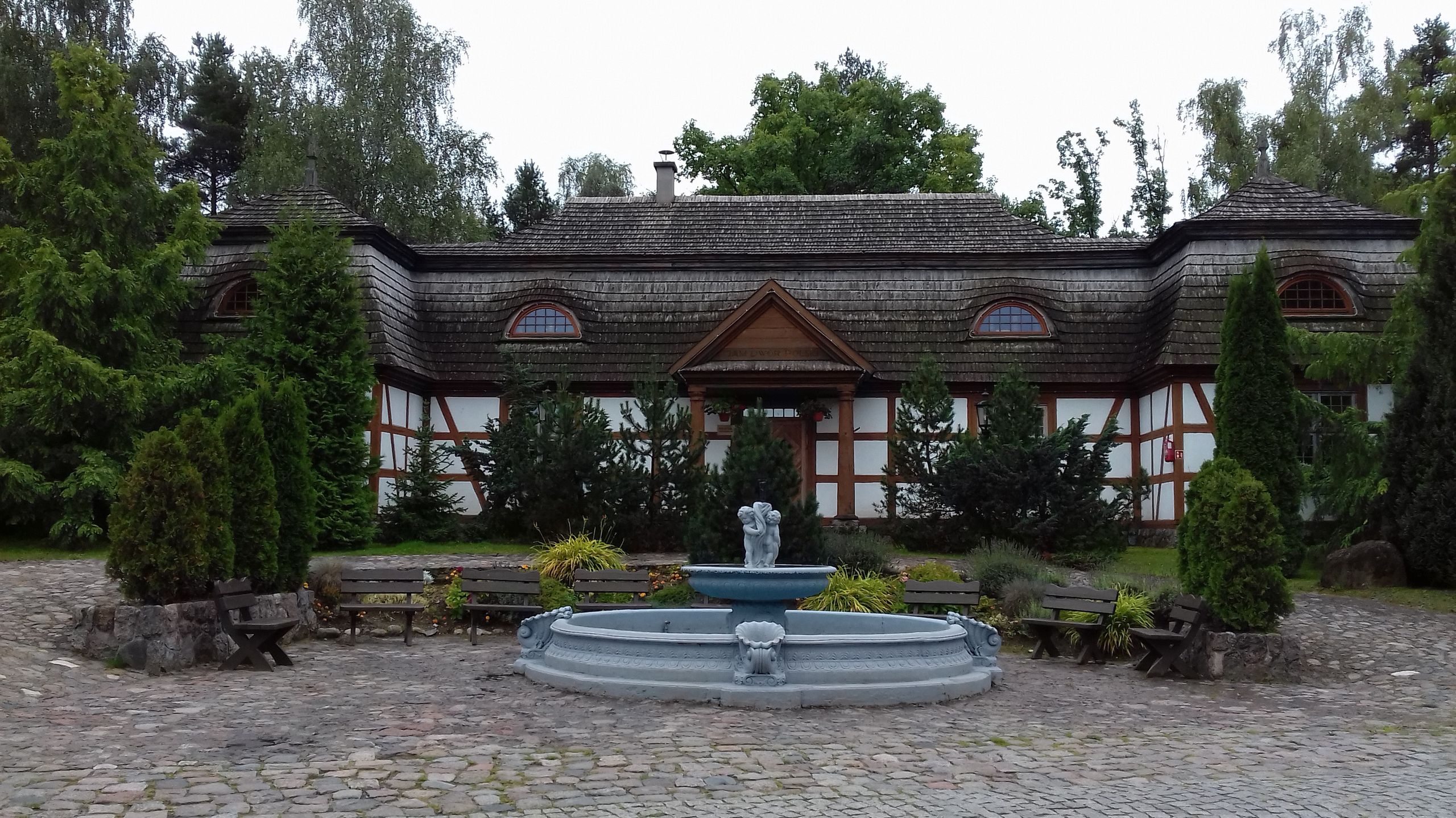 Szymbark. Dom do góry nogami i inne atrakcje - WP Turystyka