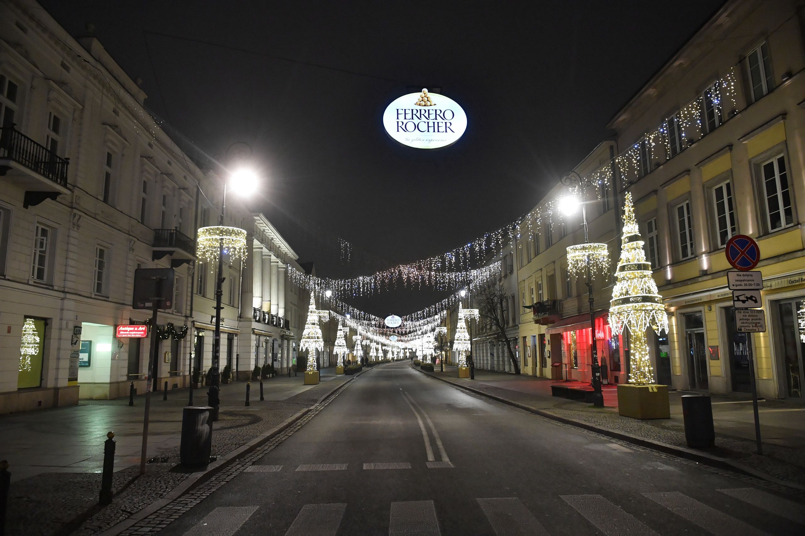 Puste ulice. Tak pożegnaliśmy 2020 rok - WP Wiadomości