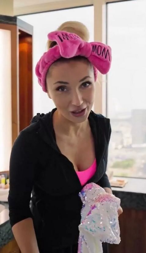 Cleo uwielbia mocny makijaż i doczepy. Pokazała się w naturalnym wydaniu - WP Teleshow