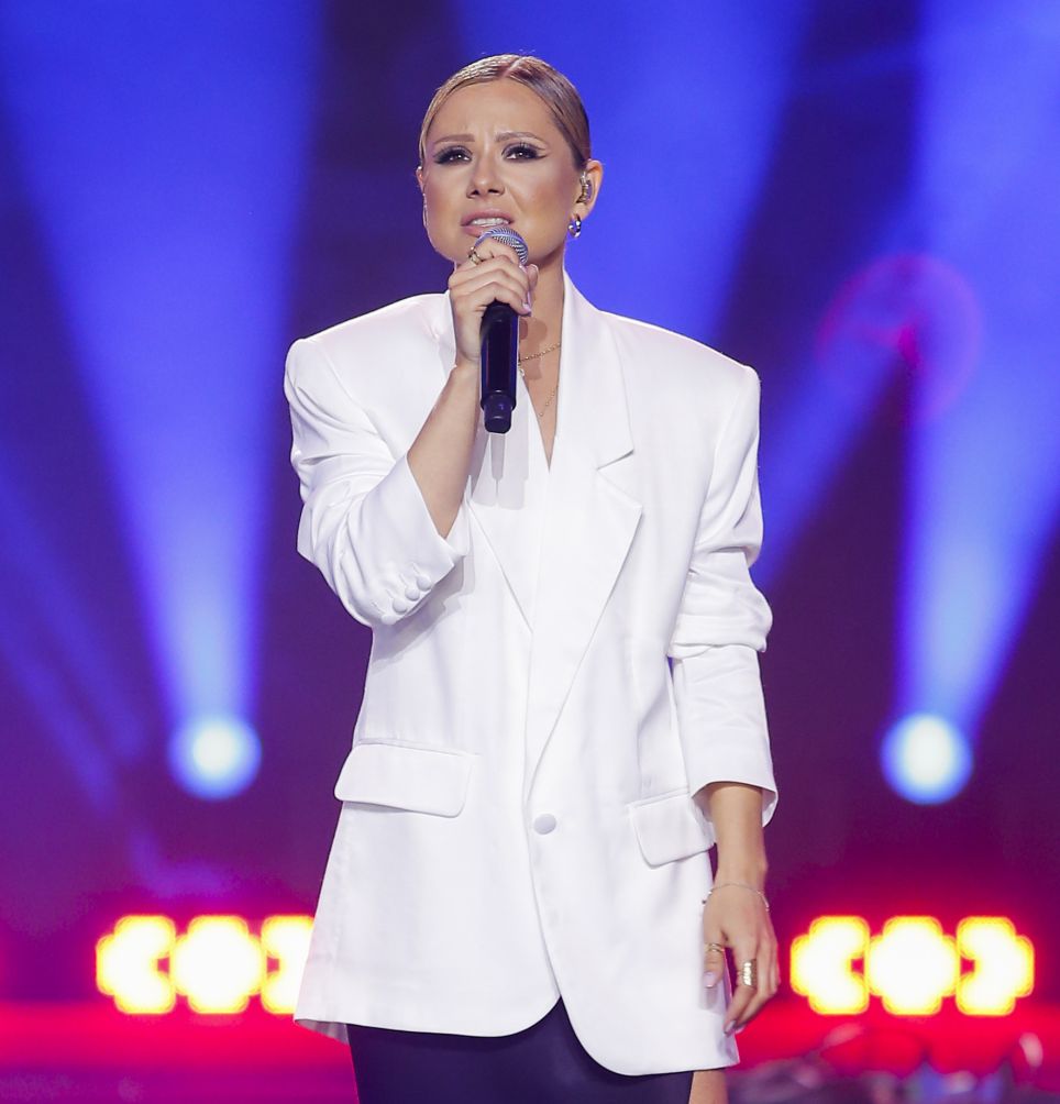 Rozcięcie zrobiło swoje. Nie tylko zgrabne nogi Anny Karwan budzą ...