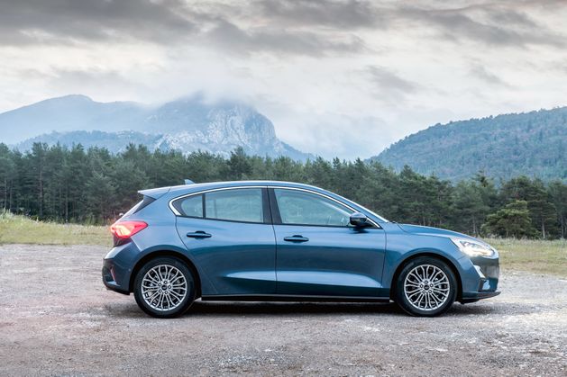 Nowy Ford Focus Vignale - opłacalność zakupu względem wersji Titanium
